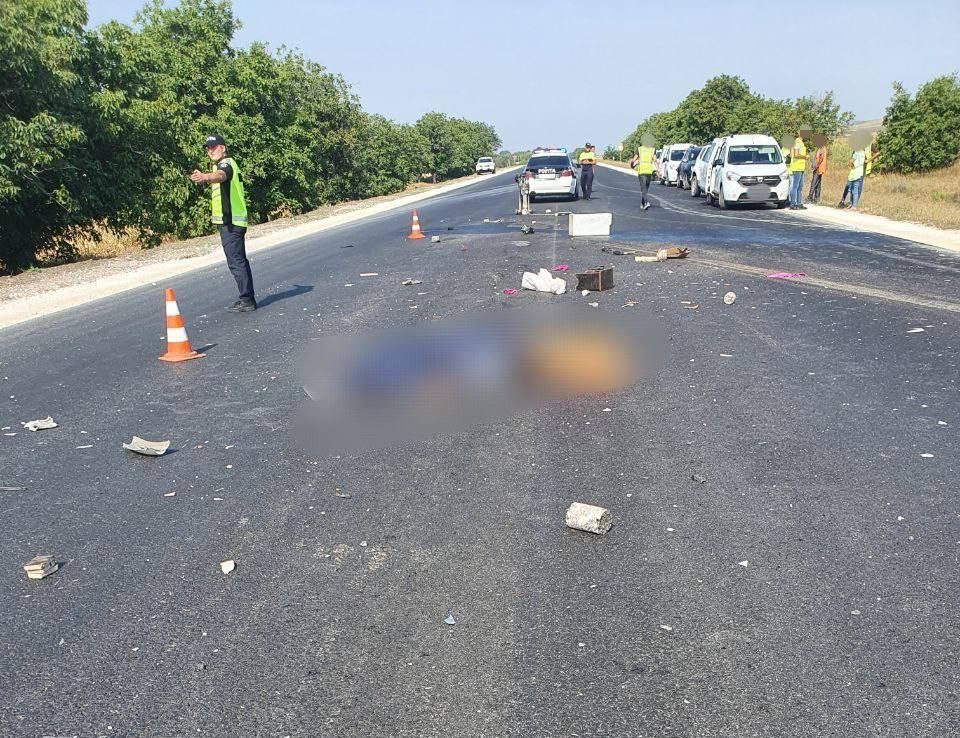 Accident teribil la Telenesti. Un lucrator al unei companii de ...