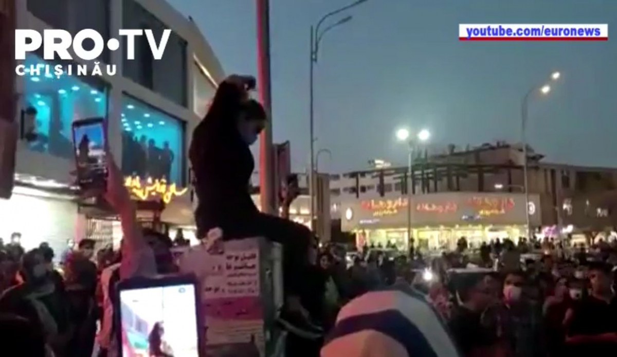 Proteste in 15 orase din Iran, manifestantii au blocat circulatia au ...