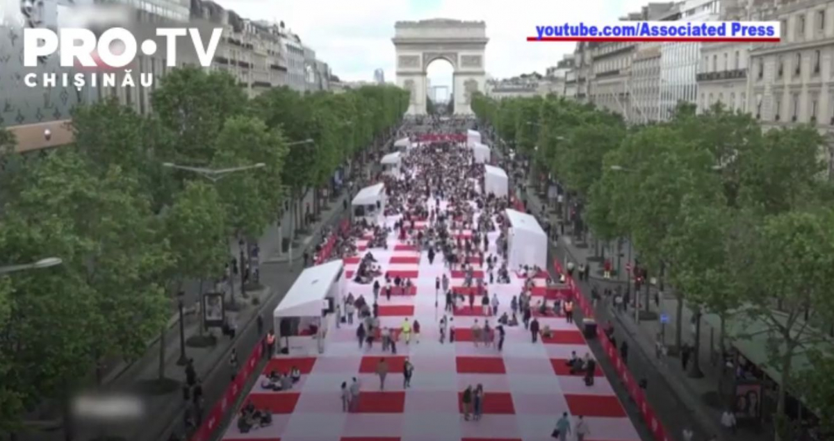 La Paris a avut loc cel mai mare picnic al anului. Pe faimosul bulevard ...