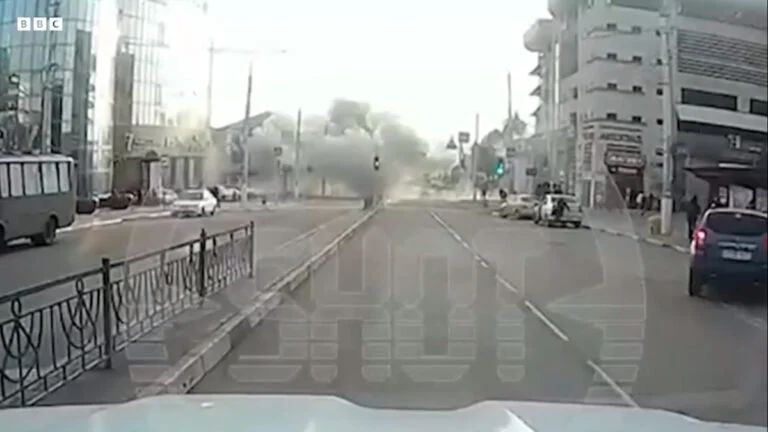Rusia şi-a bombardat un baraj pentru a opri înaintarea armatei ...