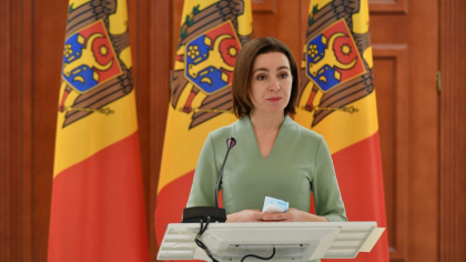 Ce poezie a publicat presedintele tarii, de Ziua Limbii Romane: „Ca o ...