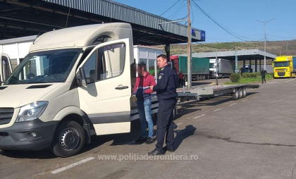 Un tânăr cu dublă cetățenie - documentat la vama Albița - Iaşi, după ce ...