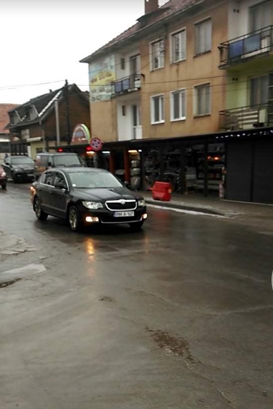 La odihna pe banii poporului? O masina cu numere de inmatriculare ...