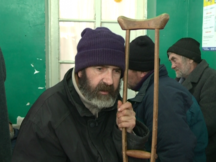 Oamenii fara adapost fug de ger la centrul de plasament! Pe strazi, au ...