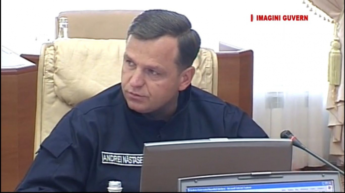 Andrei Nastase spune ca uniforma de politist in care si-a facut ...