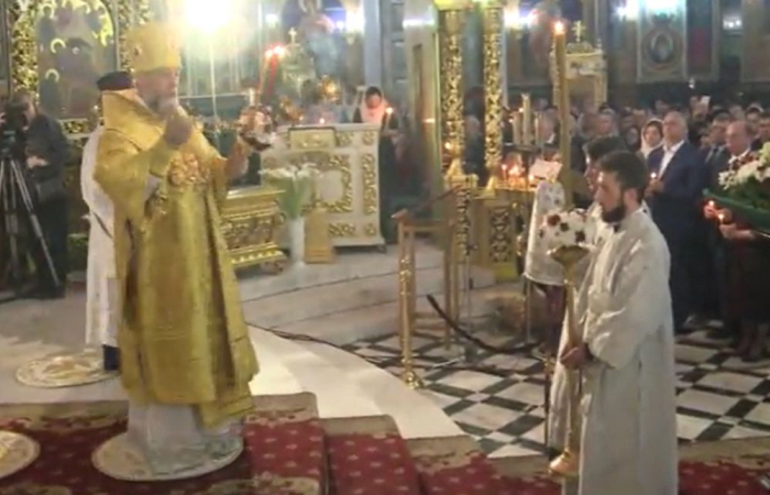 Cei de la Mitropolia Moldovei se gandesc ce sa-i sfatuiasca pe enoriasi ...