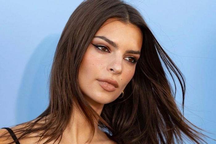 Emily Ratajkowski, album de 1 milion de like-uri! Ce fotografii a ...