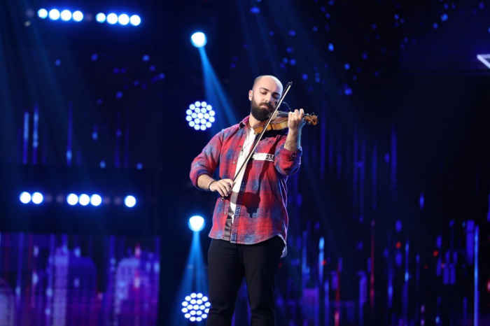 David Neamtu a interpretat impecabil un colaj de piese la vioara, la ...