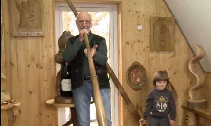 Traditia de a mesteri buciume este pastrata cu sfintenie in satul ...