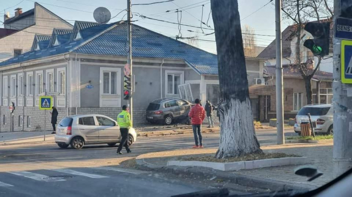 Momentul accidentului de pe strada Puskin din capitala - surprins de o ...