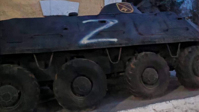 Tanarul care ar fi desenat simboluri si semne interzise pe mai multe ...