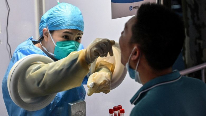 Reincepe haosul Covid in China. Orase intregi sunt inchise si testate ...