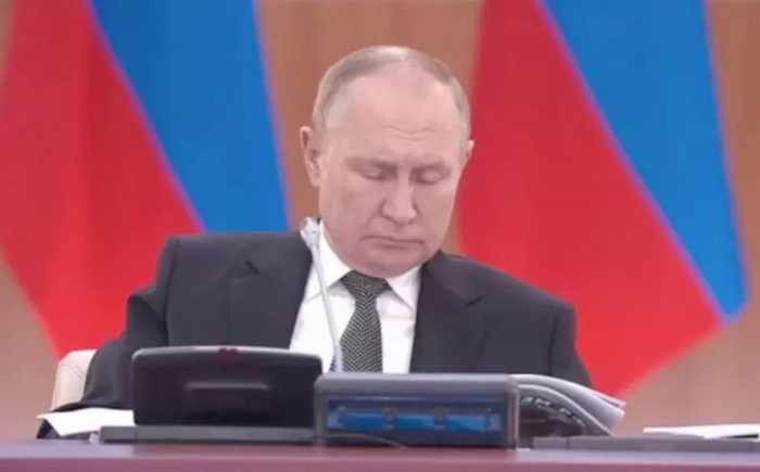 Imagini cu Vladimir Putin care a atipit la o sedinta despre dezvoltarea ...