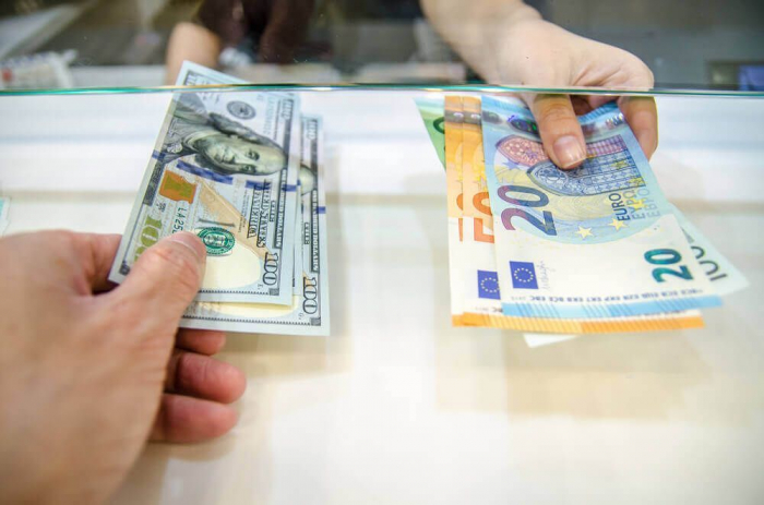Euro - mai scump decat dolarul. Curs valutar BNM pentru 27 octombrie - FOTO