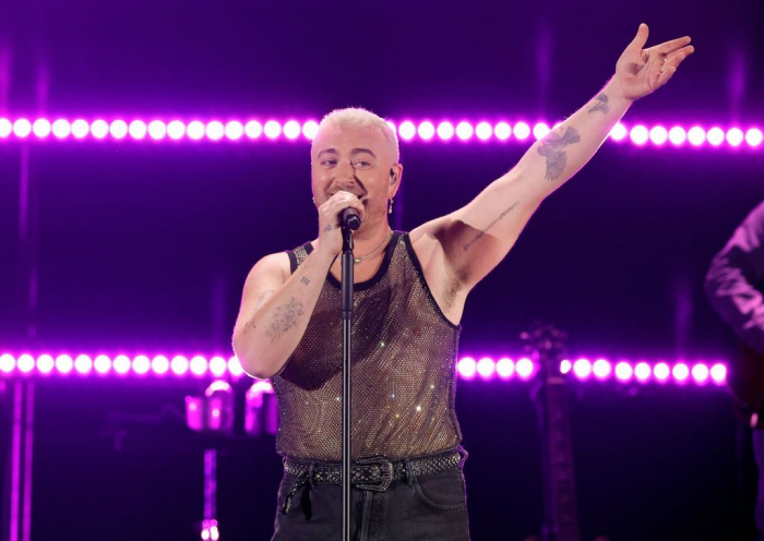 Sam Smith, lipsa totala de inhibitii. Artistul a aparut pe Instagram in ...