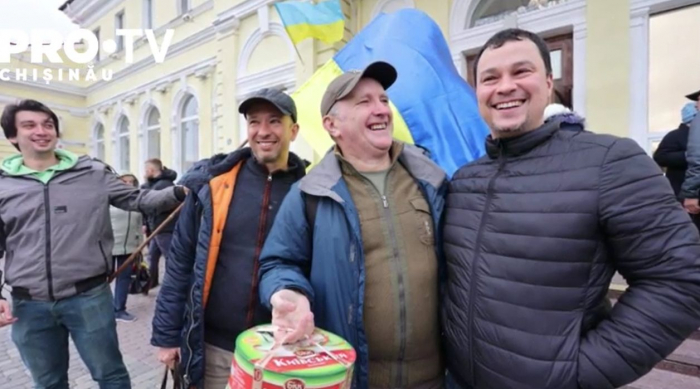 Aplauze si lacrimi de bucurie au curs astazi la gara feroviara din ...