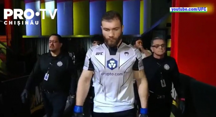 Moldoveanul Ion Cutelaba a suferit a treia infrangere la rand in cusca ...