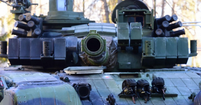 Cehia a trimis 89 de tancuri, sute de masini grele in Ucraina