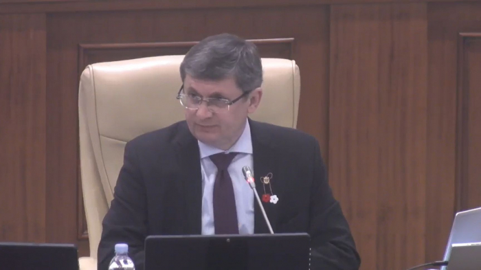 Presedintele Parlamentului - nemultumit ca deputatii intarzie ... Presedintele Parlamentului - nemultumit ca deputatii intarzie ...