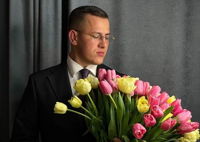 Patric Hanganu isi sarbatoreste ziua de nastere! Vezi de ce surpriza a ... Patric Hanganu isi sarbatoreste ziua de nastere! Vezi de ce surpriza a ...