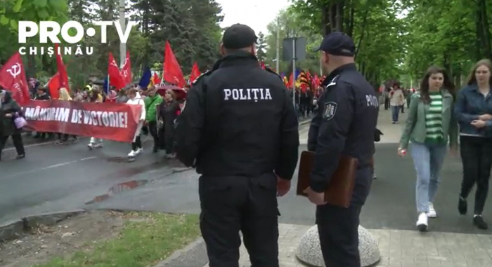 Panglica bicolora - motiv de cearta intre cetateni si politisti. Unii ... Panglica bicolora - motiv de cearta intre cetateni si politisti. Unii ...
