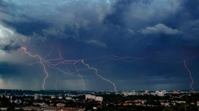 Vreme calda, in unele zone ale tarii ar putea sa ploua cu descarcari ...