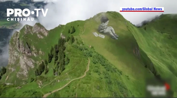 Un artist foloseste pantele muntilor drept panza. Picturile pot fi ...