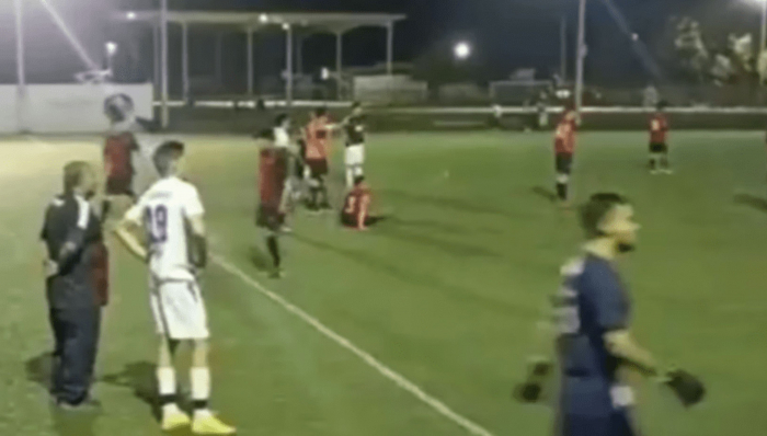 Un antrenor a fost ucis in timpul unui meci de fotbal din Mexic ...