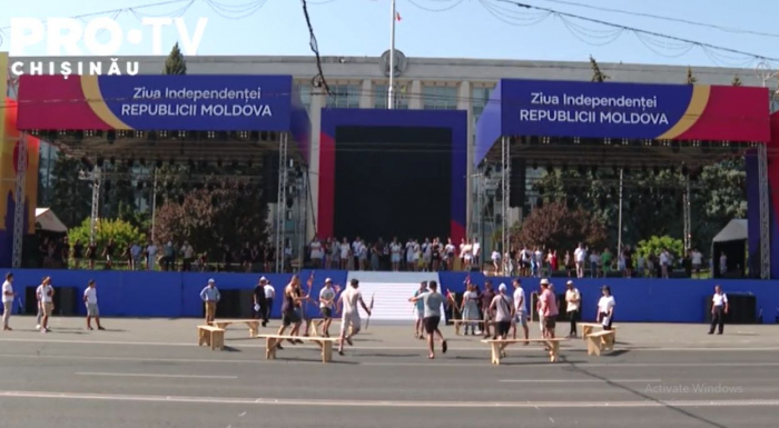 Repetitiile pentru parada de Ziua Independentei, pe ultima suta de ...