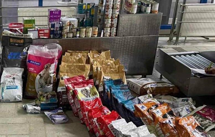 Un strain a ramas fara hrana pentru animale, la vama Leuseni. A spus ca ...