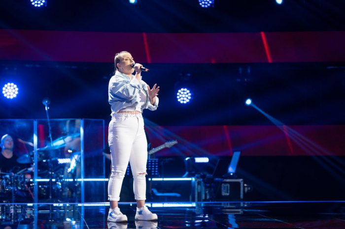 Diana Vornicu a interpretat piesa „Listen” la Vocea Romaniei si a ...