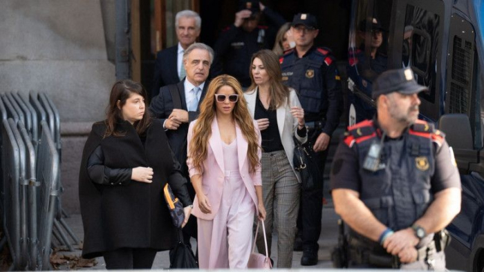 Shakira va plati aproape 8 milione de euro ca sa evite inchisoarea ...