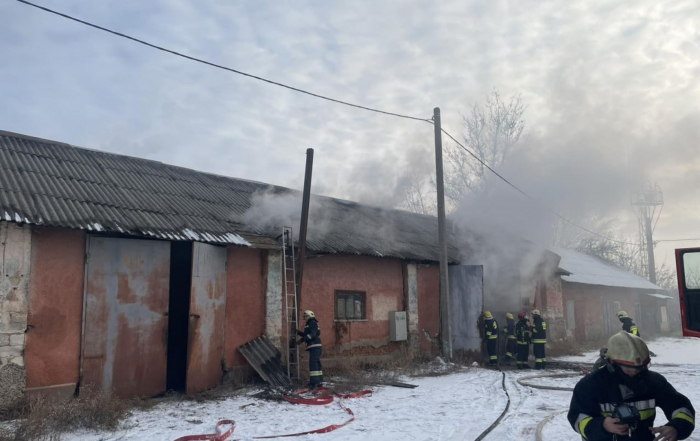 Incendiu la un depozit industrial din Balti. Un barbat de 47 de ani s-a ...