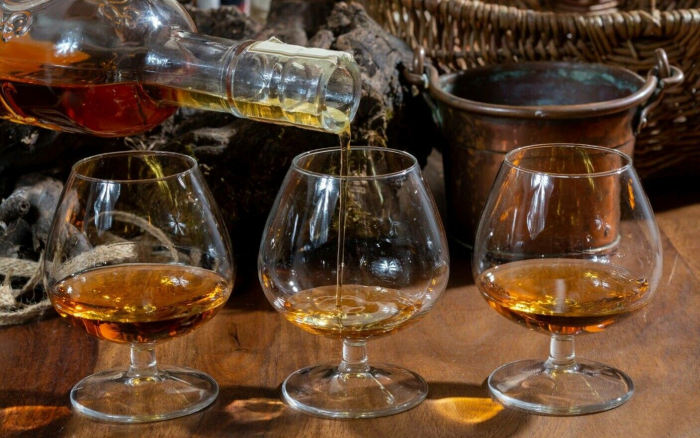 Coniac vs. masini electrice. Razboiul ciudat declansat intre China si ...