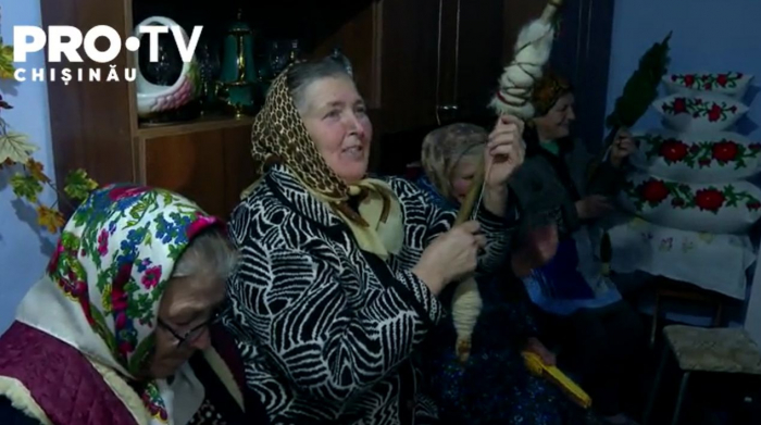 Au cantat, au colindat si au spus povesti: satenii din Mascauti si cei ...