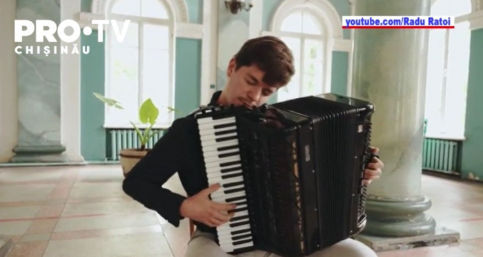 Acordeonul i-a adus faima pe cele mai mari scene ale lumii. Moldoveanul ...