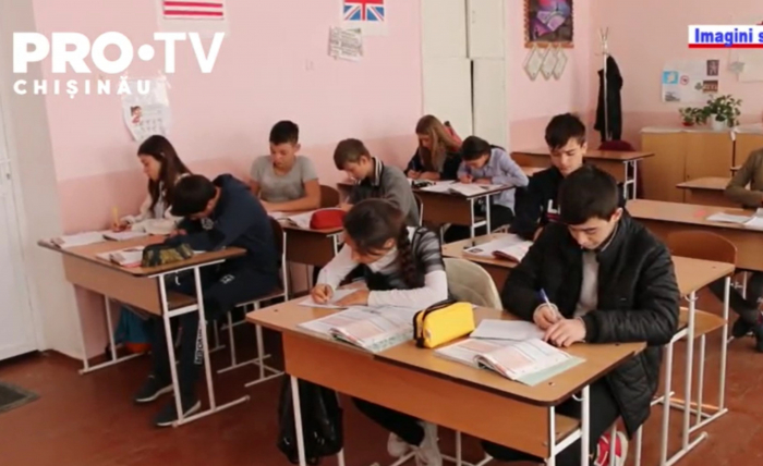 „Se copiaza sistemic.” Elevii claselor a 9-a din opt raioane din tara ...