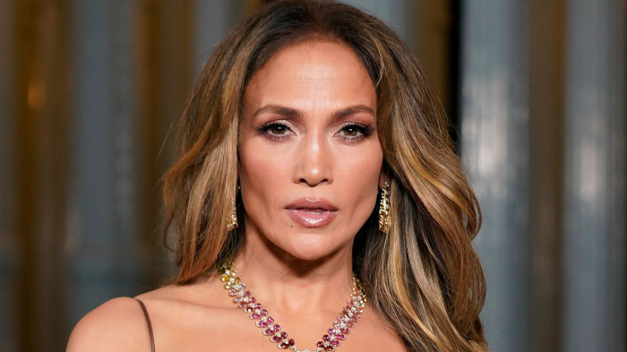 Jennifer Lopez, aparitie extravaganta in New York. Cum s-a imbracat ...