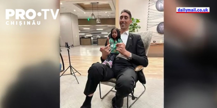 Cel mai inalt barbat din lume si cea mai scunda femeie din lume s-au intalnit in California ca ...