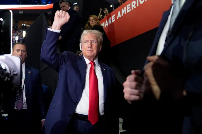 Primele imagini cu Trump la un eveniment public după tentativa de ...