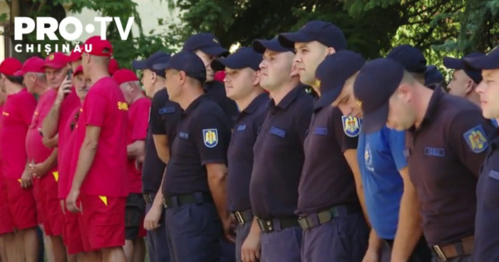 Au înotat contracronometru și au aruncat colacul de salvare. Sunt ...