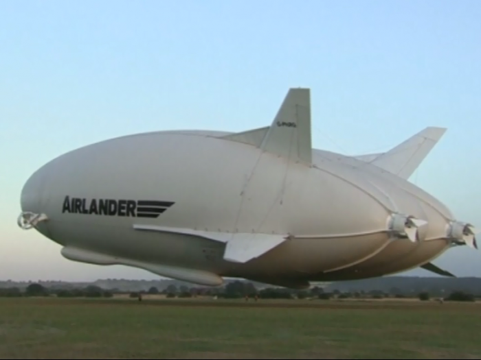 Cel mai mare aparat de zbor din lume a efectuat cu succes prima ...