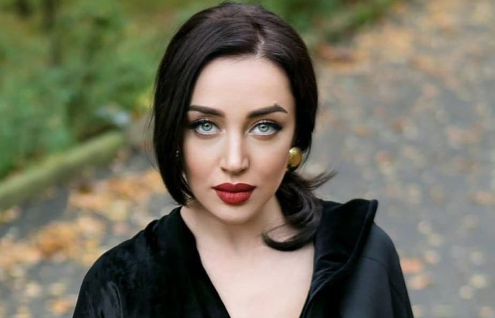 Trei generatii, un lan de grau si multa iubire. Actrita Daniela Burlaca ...