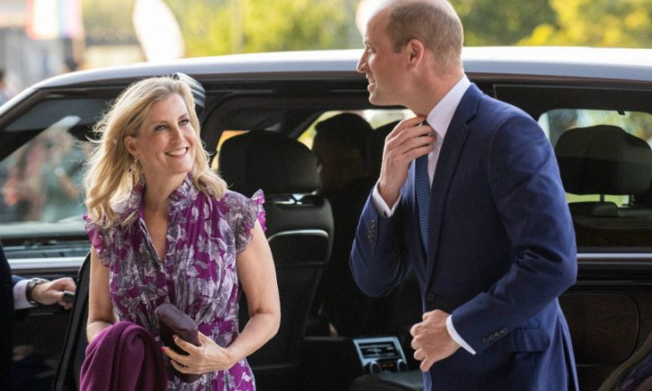 Printul William, surprins alaturi de o alta femeie la un eveniment din ...