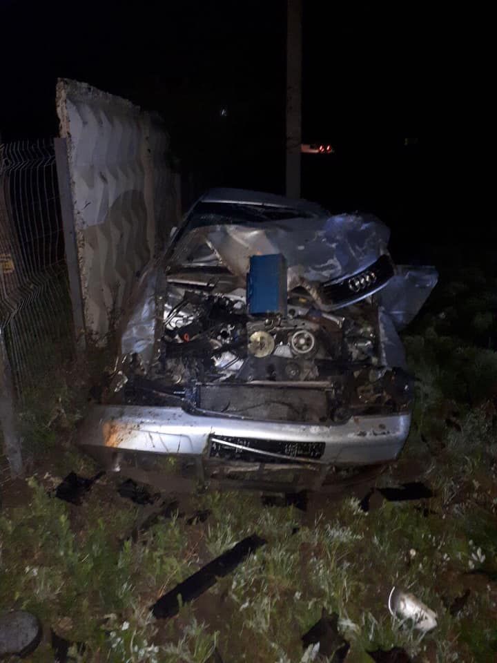 Doi barbati, in stare grava la spital dupa ce masina in care se aflau s ...