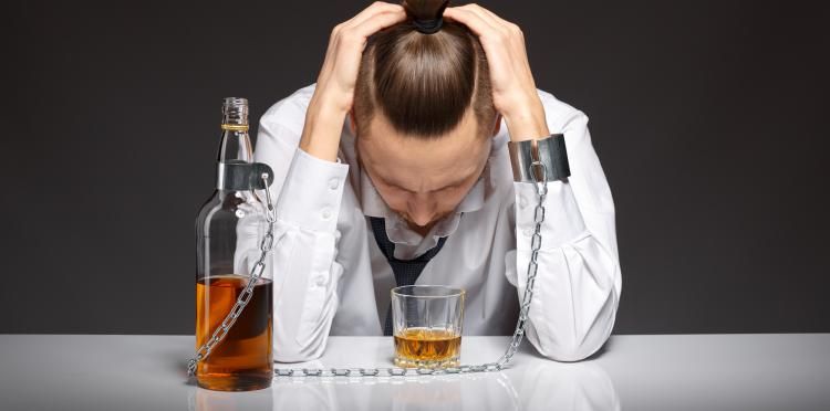 Alcoolul: cand stim ca este prea mult? „De la cateva pahare la o ...