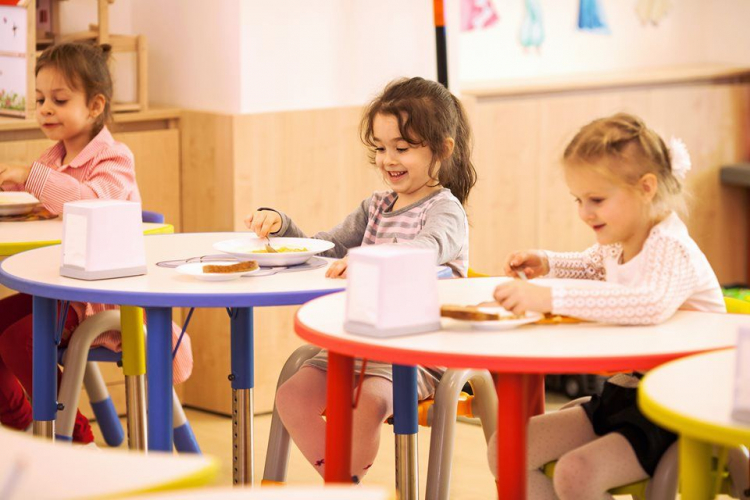 Gradinita Star Kids Botanica anunta formarea grupelor de copii de la 2 ...
