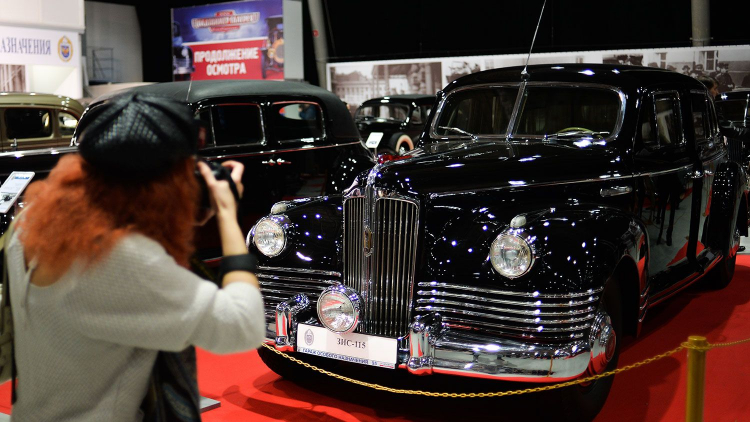 O limuzina blindata, care apartinea lui Stalin, a fost furata la ...
