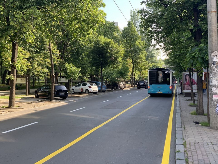 Pe strada Puskin a fost aplicat un nou marcaj. Banda este rezervata ...