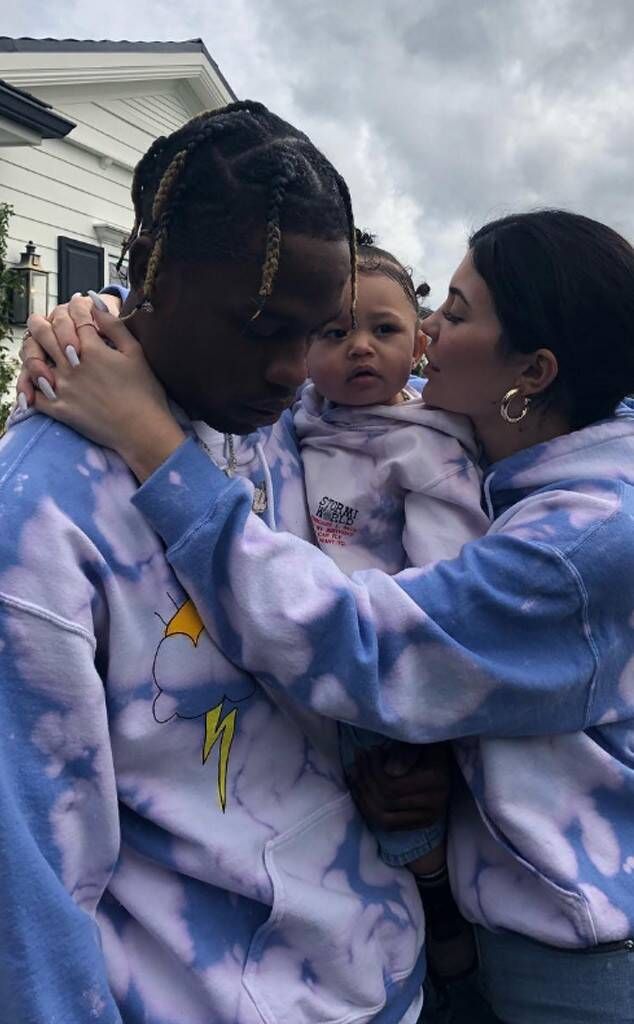 Kylie Jenner a fost surprinsa cu rapperul Travis Scott. Sunt cei doi ...